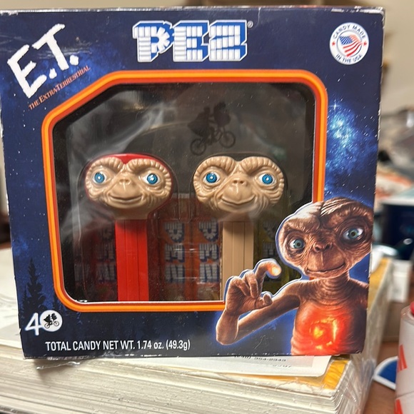 Toys | 4th Anniversary Et Candy Dispenser Set Red And Tan | Poshmark